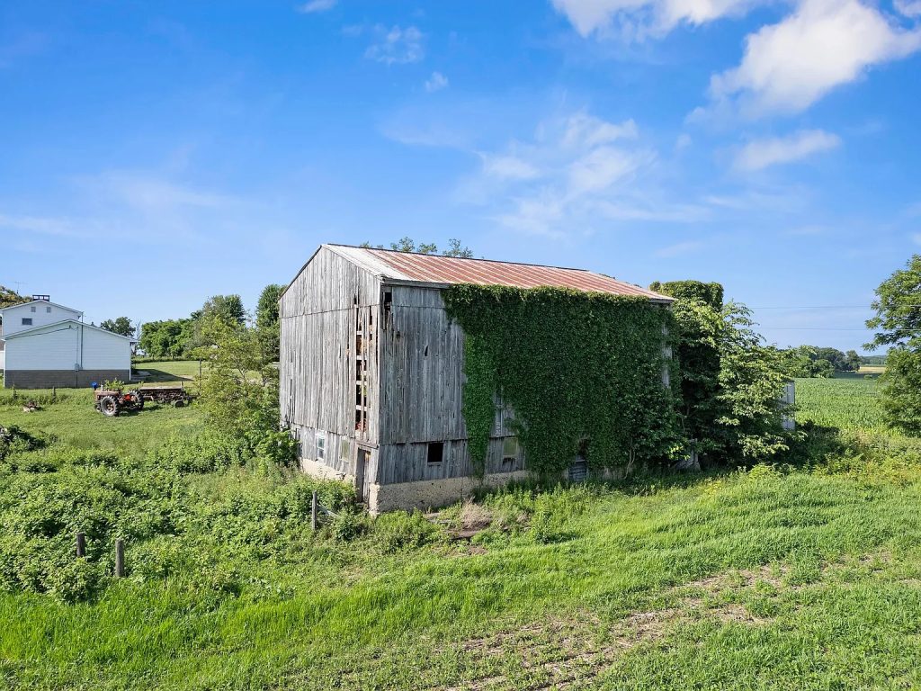 5-Bedroom Farmhouse on 68 Acres in Utica, Ohio - WA Online