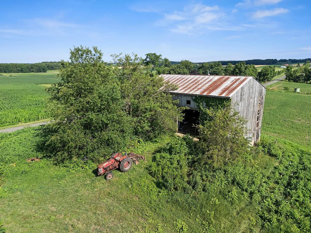 5-Bedroom Farmhouse on 68 Acres in Utica, Ohio - WA Online