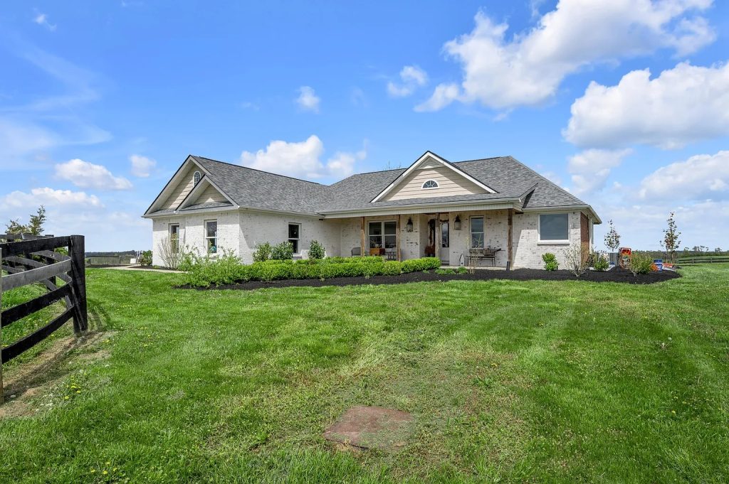 Lexington, Kentucky Home with 50 Acres and Horse Facilities - WA Online