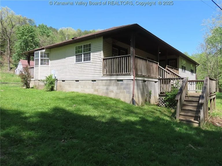 3-Bedroom Ranch on 0.8 Acres in Elkview, West Virginia - WA Online