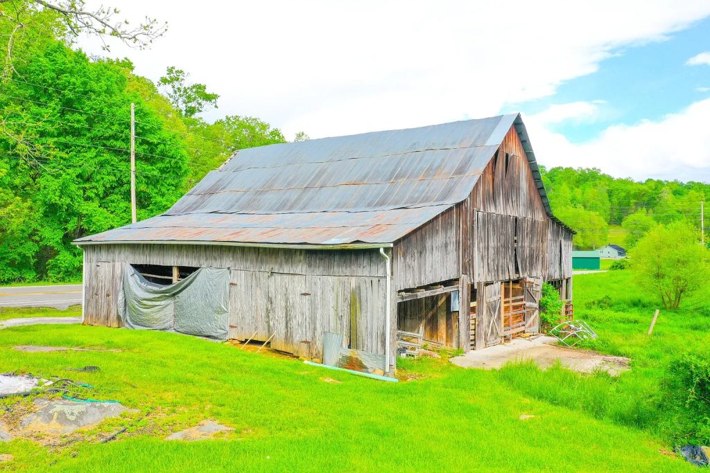 3-Bedroom, 1-Bathroom Farmhouse on 20 Acres in Manchester, Kentucky ...