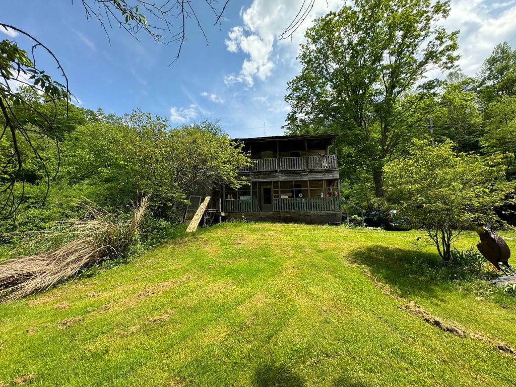 4-Bedroom Farmhouse on 33.78 Acres in Brohard, West Virginia - WA Online