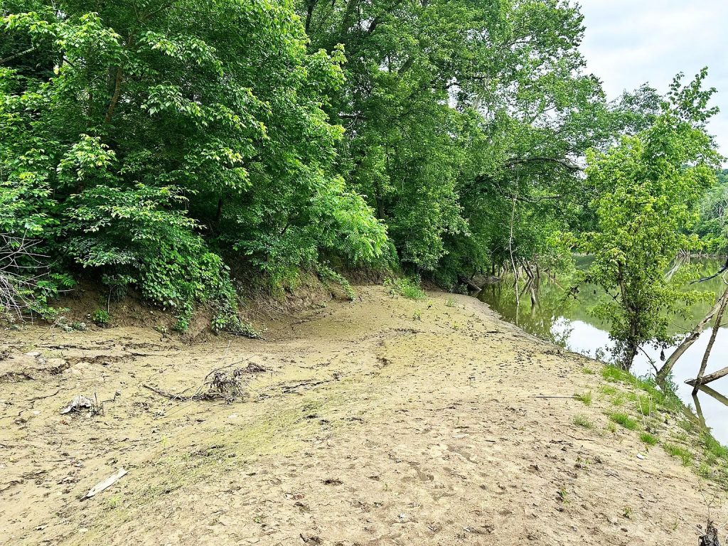 66 Acres with River Frontage for Sale in Irvine, Kentucky - WA Online