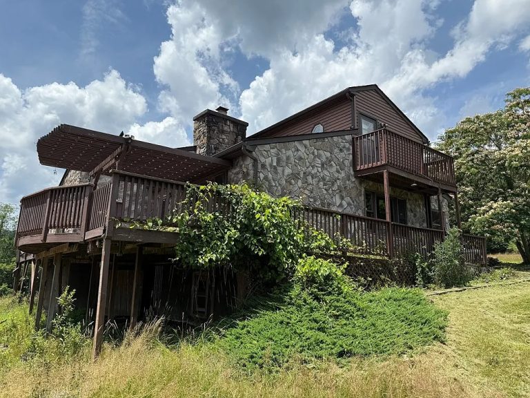 4-Bedroom Hilltop Home on Nearly 50 Acres in Scarbro, West Virginia ...