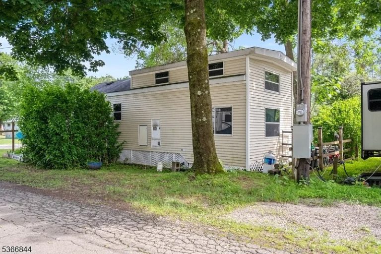 Vacation Retreat with Loft in Gated Resort – Byram Township, New Jersey ...