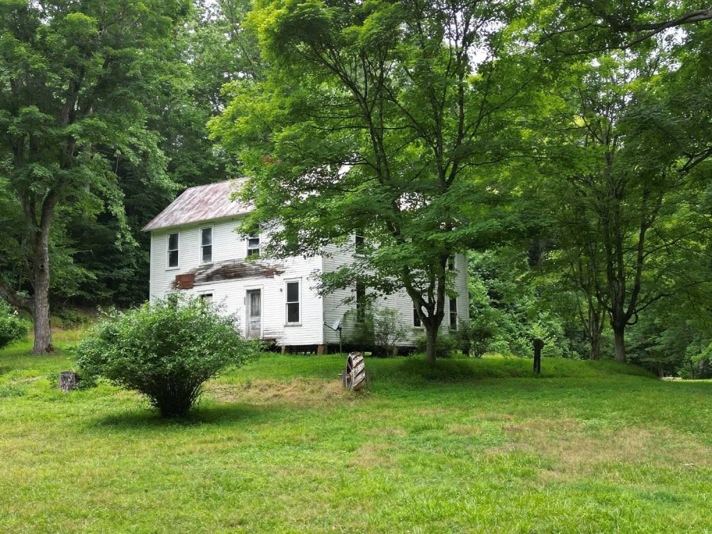 100-Acre Farm with Farmhouse and River Access in Looneyville, West ...