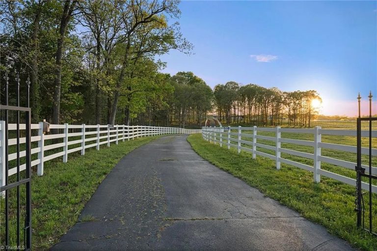 Farm with 76.9 Acres in Midland, North Carolina – 24/7