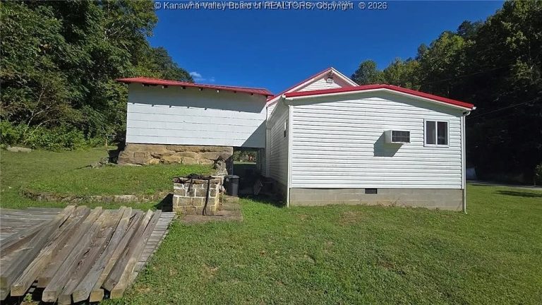 Home with 71.69 Acres in Wayne, West Virginia - WA Online