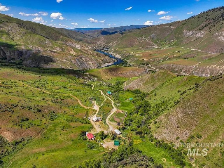 Home with 55.18 Acres in Lucile, Idaho – 24/7