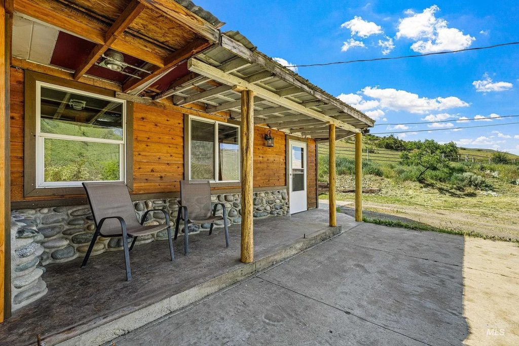 Home with 55.18 Acres in Lucile, Idaho – 24/7