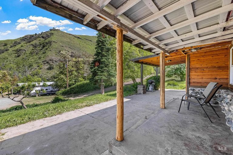 Home with 55.18 Acres in Lucile, Idaho – 24/7