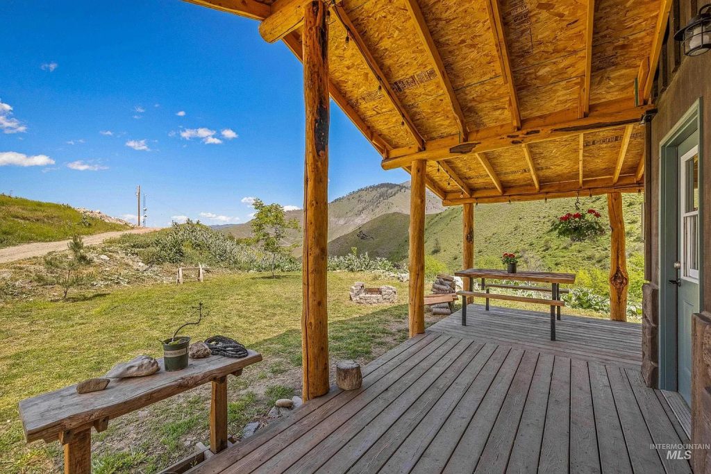 Home with 55.18 Acres in Lucile, Idaho – 24/7